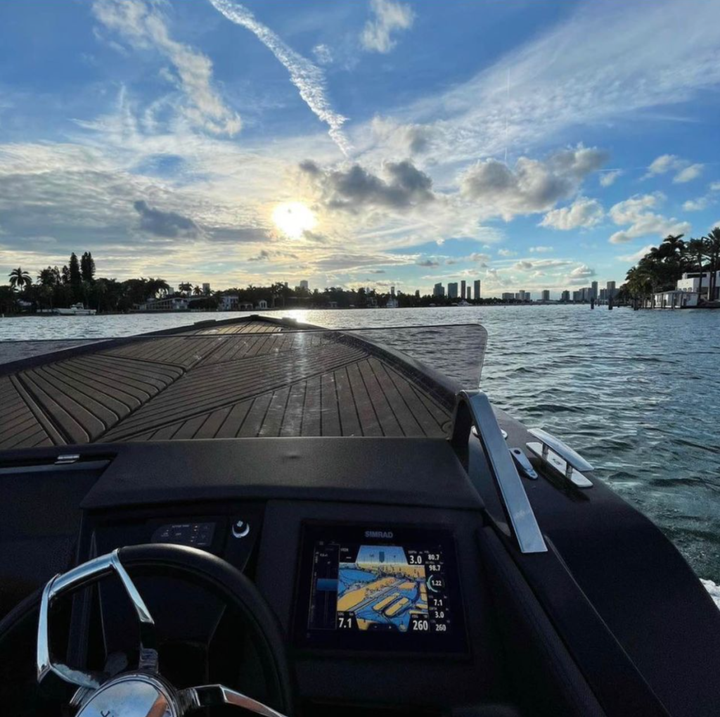 2021 D-BOAT DIAMOND 550 - Miami Boat Place